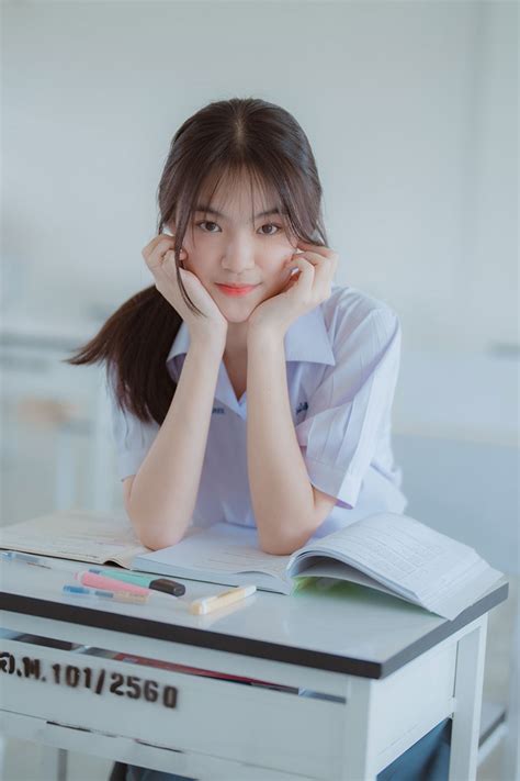 Lightroom แต่งรูปถ่ายพอร์ตนักเรียน โทนสมูทเกิร์ล Photofleem