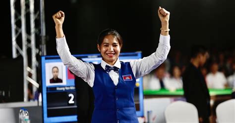 កីឡាការិនីកម្ពុជា ស្រួង ភាវី ទទួលបានមេដាយមាស បន្ទាប់ពីយកឈ្នះ កីឡាការិនីវៀតណាម ក្រសួងព័ត៌មាន