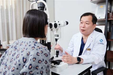 안구건조증 부추기는 스마트폰 정밀 검사 필수 건강 올레길 ｜스포츠동아