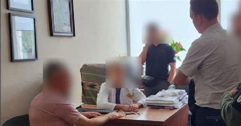 В Києві лікар вимагав 6 тисяч доларів за видалення пухлини новини 1 1