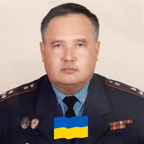 Військова Батько Воїн Захисник Батько — це не лише слово Це опора тил і незламна віра Це