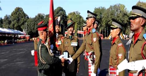 Almora News बचपन के सपने ने सोने नहीं दिया अल्मोड़ा के नीरज बिष्ट सिपाही से बने लेफ्टिनेंट