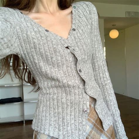 브이넥 버튼 골지라인 슬림핏 티셔츠 러블리 캐주얼 데일리 데이트 여성 기본 편한 얇은 귀여운 맨투맨