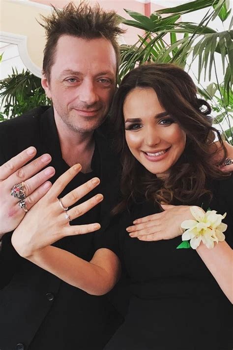 Знаменитости которые женились на своих поклонницах Знаменитости и звезды шоу биза Дзен