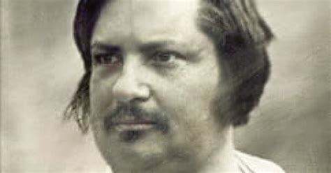 이 아침의 소설가 나폴레옹 동상에 낙서프랑스 대문호 발자크