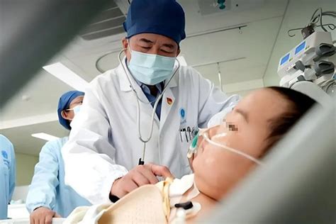 پزشکان چینی کوچک‌ترین قلب مصنوعی جهان را در بدن پسربچه ۷ ساله قرار دادند