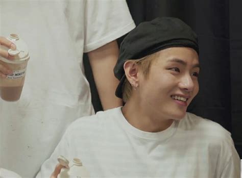 Hourly Tae On Twitter Taehyung Kim Taehyung Blackpink Jisoo