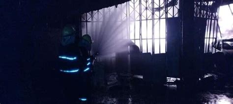 တလုတ္ထော်မြို့တွင် လူနေရပ်ကွက်ထဲ ဆီသိုလှောင်ထားသည့် ဂိုထောင်မီးလောင်မ