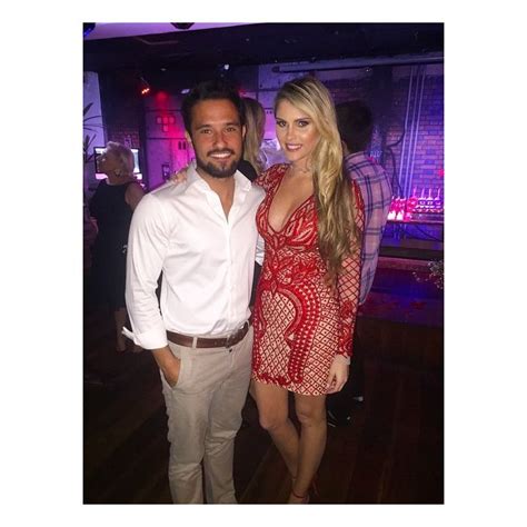 Bárbara Evans e o novo namorado o empresário Fabrício Assunção na comemoração do seu