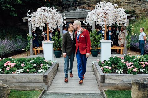 Beautifully Styled Outdoor Ceremony For This Eclectic Couple From London Tower Hill Barns