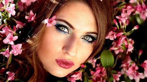 5 Natural Eye Makeup Tips For Elegant Cat Eyes