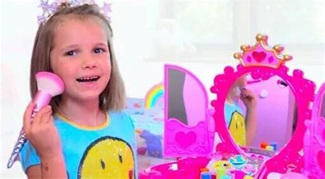 Катя и игрушечная косметика для девочек Смотреть онлайн в поиске Яндекса по Видео