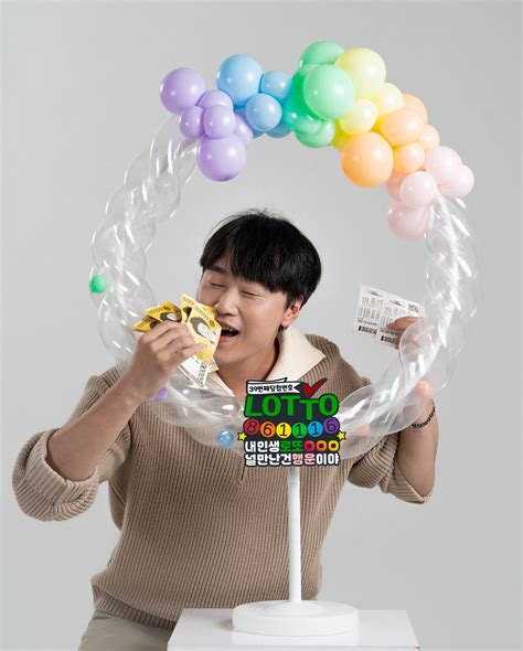 벌룬세포 생일축하 풍선 미니포토존 And 꽃다발 생일 기념촬영이 밋밋하다고 생각된다면 풍선세트는 어떠세요 들고 찍으면 어디든 그곳이 포토존 📍일산 픽업 Or 서울 경기 퀵