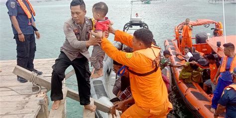 Perahu Motor Karam Di Labuan Bajo 17 Penumpang Diselamatkan