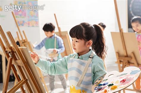 사진 교육 주제 창의성 컨셉 교사 교육직 미술 미술과공예 미술수업 교과목 이미지 Vs12268172