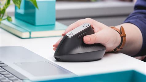 Logitech MX Vertical Review Not The Mouse Upgrade You Re Looking For Mashable