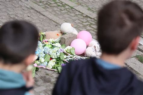 Девојче 15 паднало од 12 кат во Нов Белград била мртва на лице место Тага и тишина на