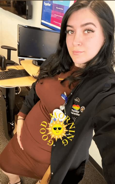 Sexy Prego Babe R Clothedpreggo