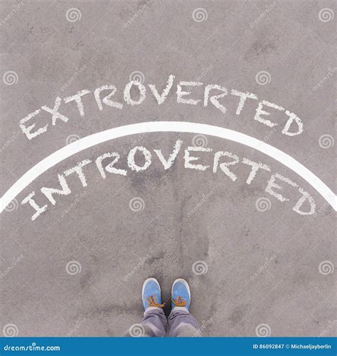 Extravert Versus Introvert Teksten Op Asfaltgrond Voeten En Schoen