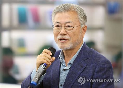 문재인 전 대통령 17일 5·18민주묘지 참배 연합뉴스