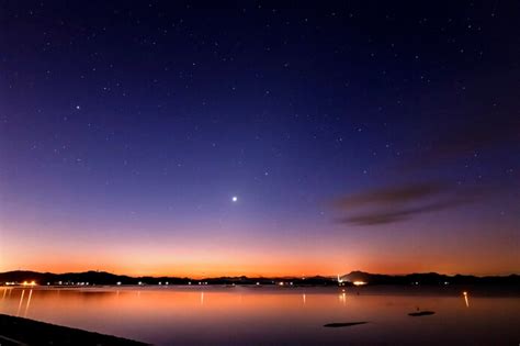 月のように満ち欠けする金星1月下旬から明けの明星として夜明け前の空で輝きます AERA dot アエラドット