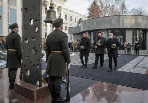 Топ новина Руслан Стефанчук вшанував память воїнів загиблих за