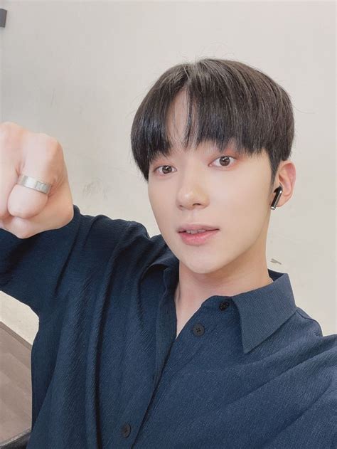 Pin By Blop On Yechan Babe Groups Twitter Update Omega