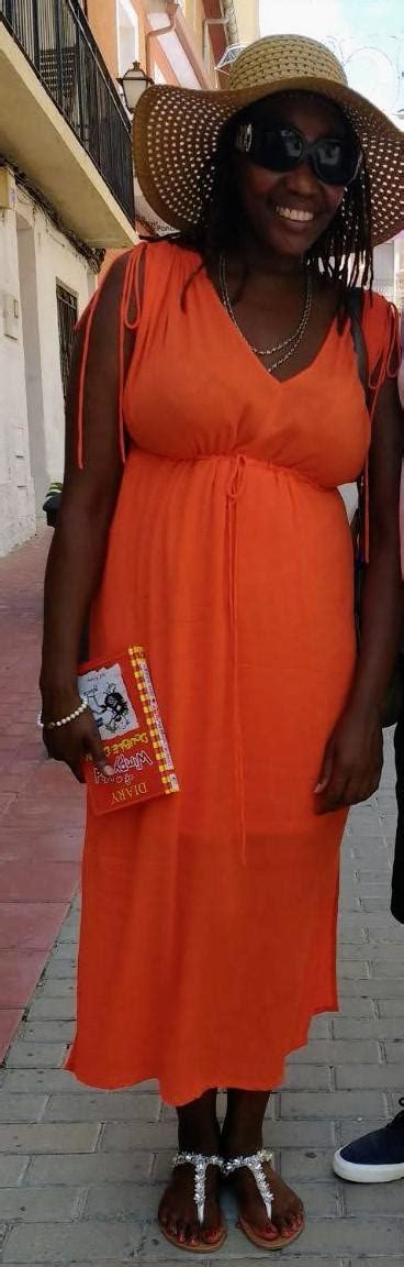 Am I An Ebony Milf Kik Bigend To See Whats Underneath My Dress