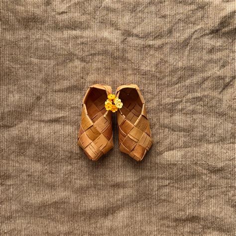 여름소리 夏音 꼬까신 🌼 네베르 작품들을 보면 탐나고 빨리 만들어보고 싶고 한데 유일하게 별로 욕심나지 않던게 바로 신발이었다 근데… 만들고보니~~~~ 완전