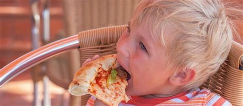 دانستنی های مهم راجع به پرخوری کودکان