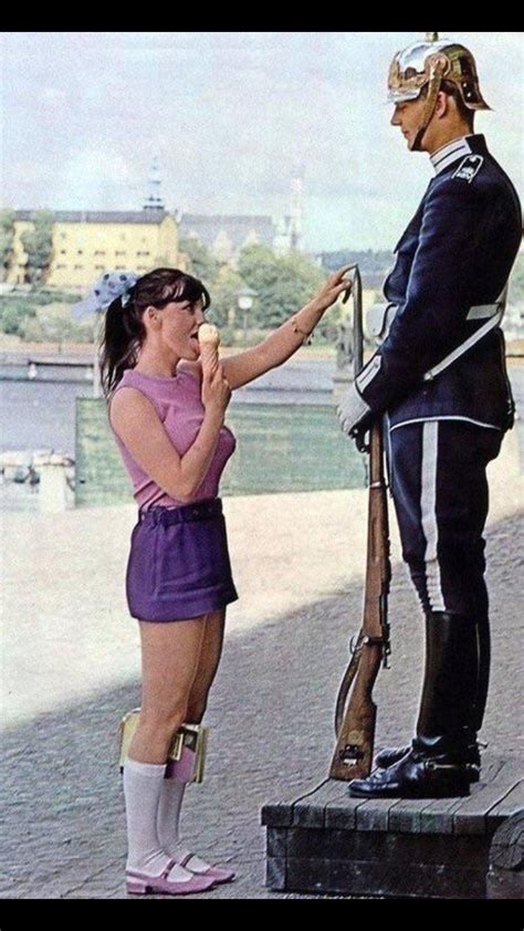Woman Attempts To Seduce Royal Guard Member At Their Post Colorized R Fakehistoryporn