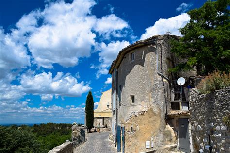 거리 건물 프로방스 프랑스의 루브 롱 지역에서 Menerbes의 중세 마을에 건축 0명에 대한 스톡 사진 및 기타 이미지 0