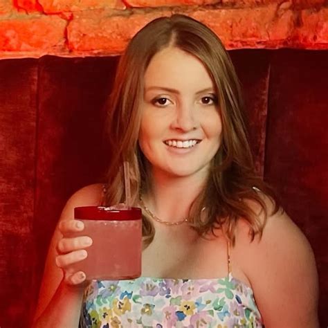 Avery Avery Abroad • Threads Say More