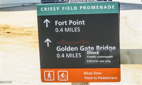 골든 게이트 브리지 크리 필드 샌 프란 시스 코샌 프란 시스 코캘리포니아에서4 월 18 일 2017 방향 기호 건축에 대한 스톡 사진 및 기타 이미지 Istock