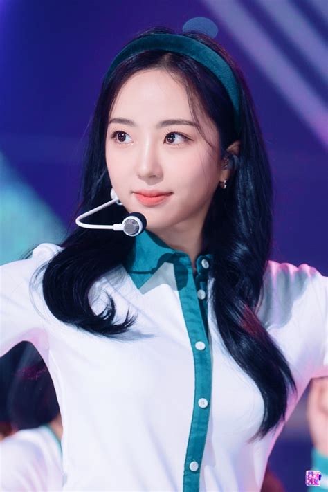 [엘리스] 타이트한 의상 허벅지 앨리스 연제 촬스의 이슈와 유머