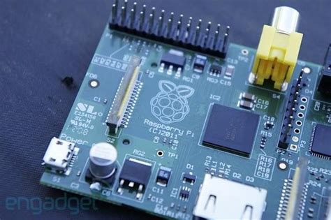 raspberry pi hands on and eben upton interview at maker faire video