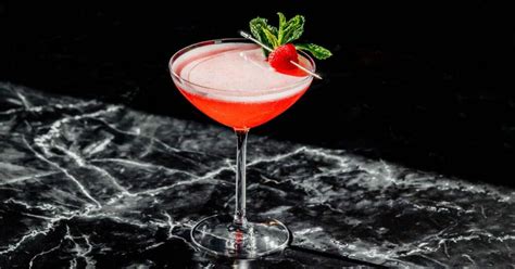 ချိုမြိန်ယစ်မူး ကော့လ်တေး တစ်ခွက်