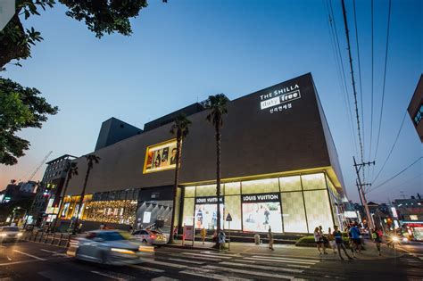 2024新罗免税店济州店购物试用的彩妆可以到店试色再【去哪儿攻略】