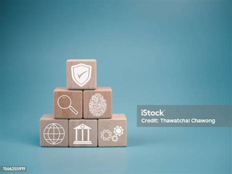 나무 큐브에 아이콘 데이터 도난 방지를 나타냅니다 비즈니스 팀의 보안 0명에 대한 스톡 사진 및 기타 이미지 0명 Health 가상현실 Istock