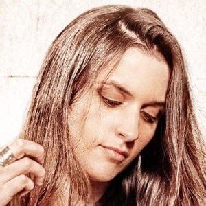 Laura Cox Age Family Bio Famous Birthdays