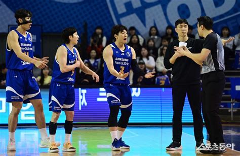 판정에 어필하는 삼성 선수들 [포토]｜스포츠동아