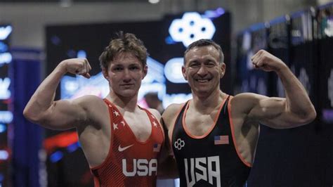 عجیب ولی واقعی؛ پدر و پسر کشتی‌گیر، مدعی دوبنده تیم ملی خبرورزشی