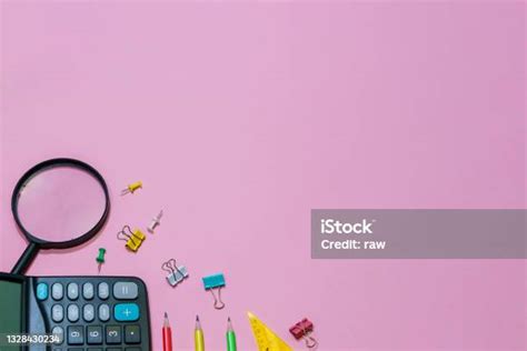 분홍색 배경에 다양한 사무 용품 학교 개념으로 돌아갑니다 0명에 대한 스톡 사진 및 기타 이미지 0명 가정 생활 개념 Istock