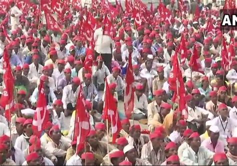 Maharashtra Farmers March 30000 Farmers Reach Mumbai Border Plan To