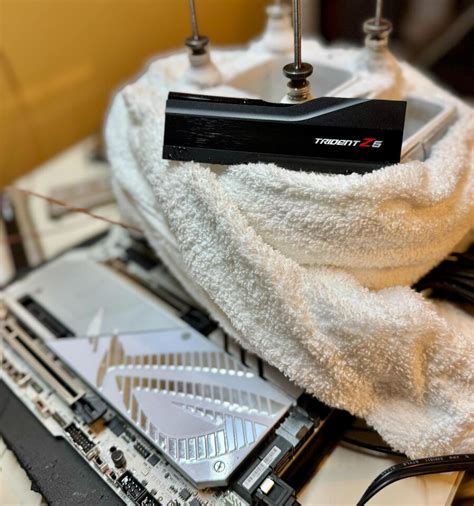 Gskill And Asus Achieve New Ddr5 Memory Frequency Overclock World