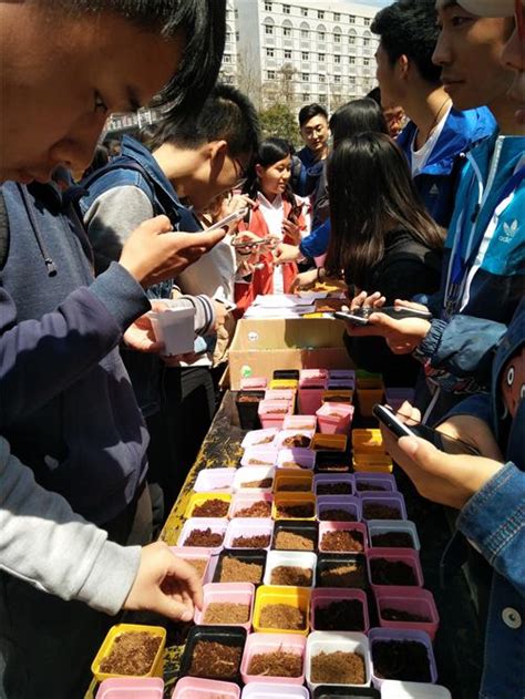 环保协会举行绿植领养活动 青岛理工大学宣传部