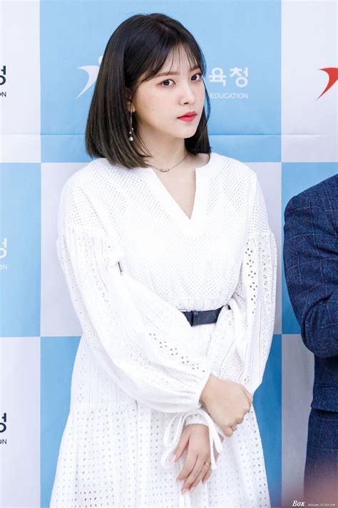 Pin By 𝐕𝐈𝐂 On Yeri Red Velvet Short Hair Styles Girl