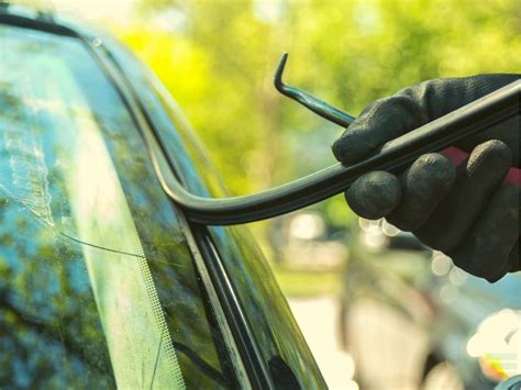 How To Replace A Windshield In 12 Simple Steps Automotive Gearz