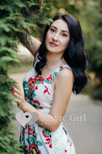 Brunette Girls Pictures Videos Of Brunette Women Date Beautiful Brunette Women Online