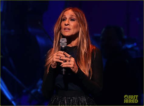 Anne Hathaway And Sarah Jessica Parker Showcase Their Vocal Talents At